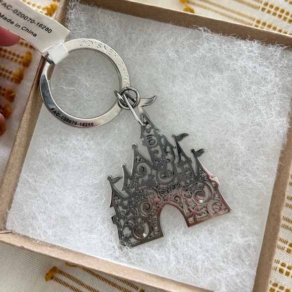 Disney | Other | Disney Castle Keychain | Poshmark